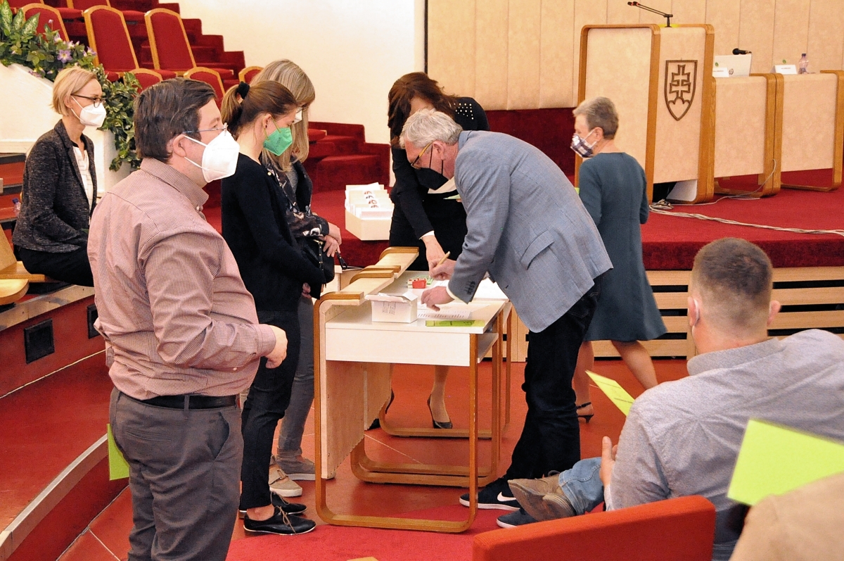 Klaudia Halászová bude rektorkou SPU aj v druhom funkčnom období - Poľnohospodár